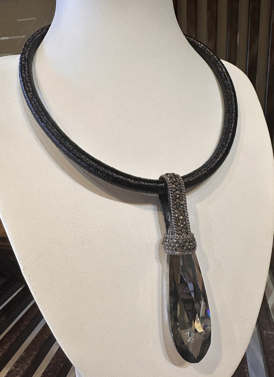COLLARES DE FIESTA – VERA VILLAMIL